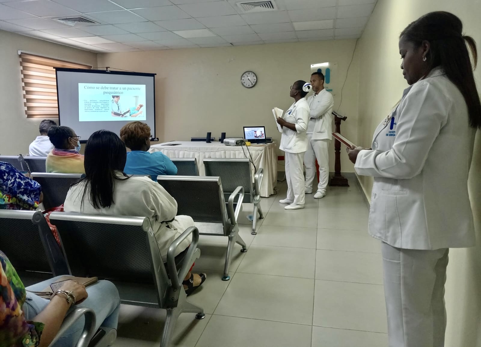 Hospital de Engombe imparte capacitación sobre Cuidados de Enfermería a ...